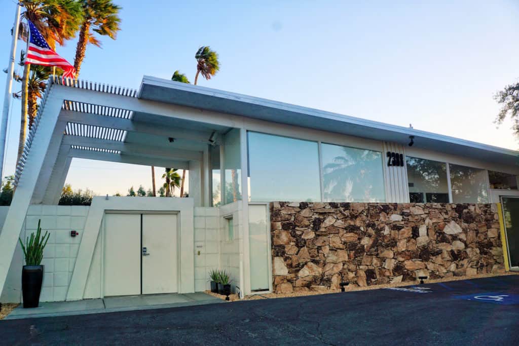 Monkey Tree Hotel: Vintage Charm in Palm Springs